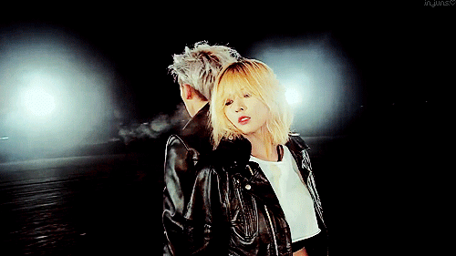 Những khoảnh khắc đáng nhớ trong MV "người lớn" của Trouble Maker