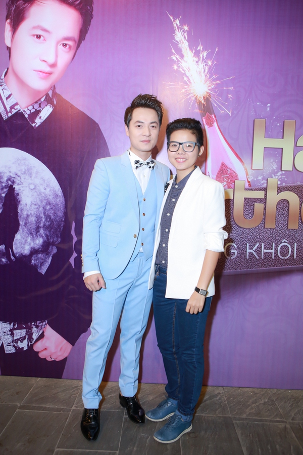 Vợ Đăng Khôi khoe vai trần, rạng rỡ trong tiệc sinh nhật chồng