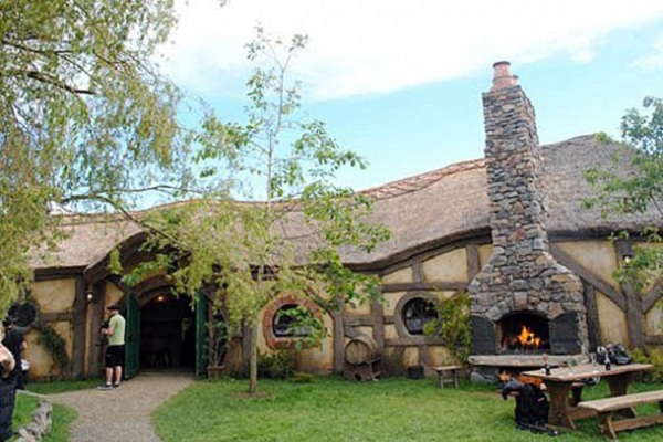 Quán bar kiểu người Hobbit đẹp như cổ tích