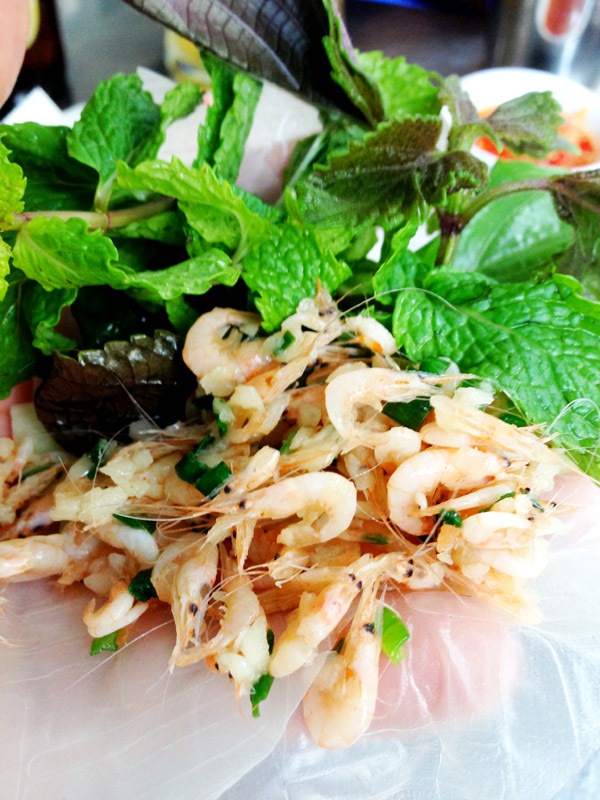 Khám phá quán tôm tép “khủng” nhất Sài Gòn