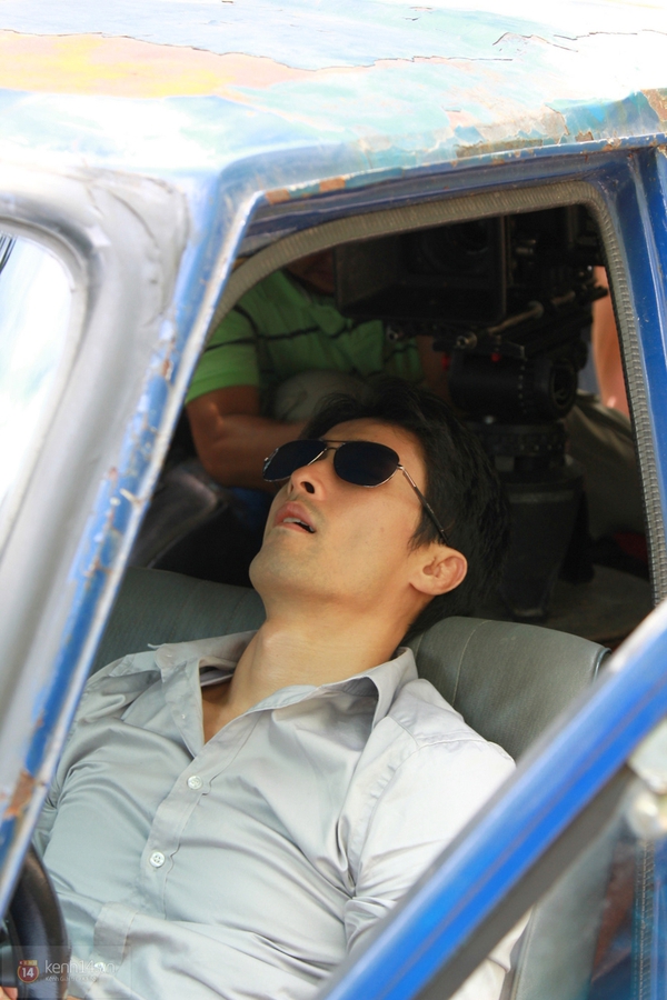 Hậu trường TÈO EM: Johnny Trí Nguyễn ngủ mọi lúc mọi nơi