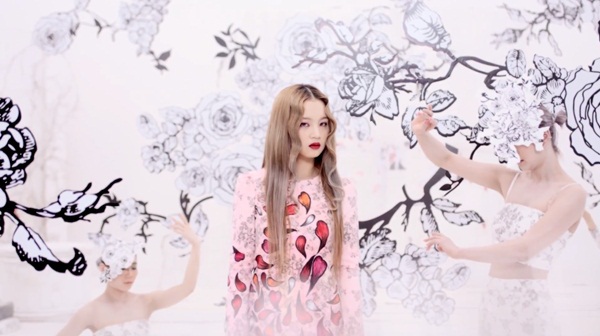 Lee Hi xinh đẹp khó cưỡng trong MV mới