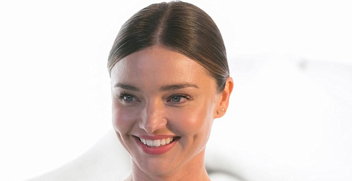 Đôi má lúm đồng tiền của Miranda Kerr trong loạt ảnh này sẽ khiến bạn ...