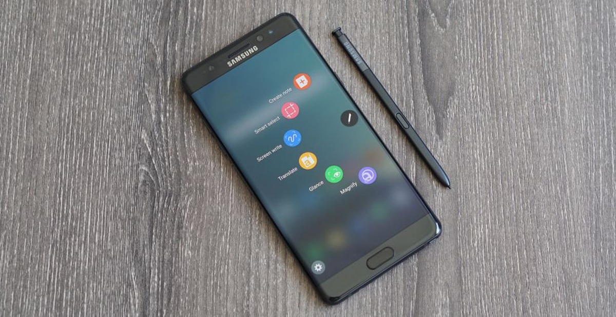 Sau thảm hoạ, Galaxy Note7 từ ngôi sao xuống làm "bảo vệ"