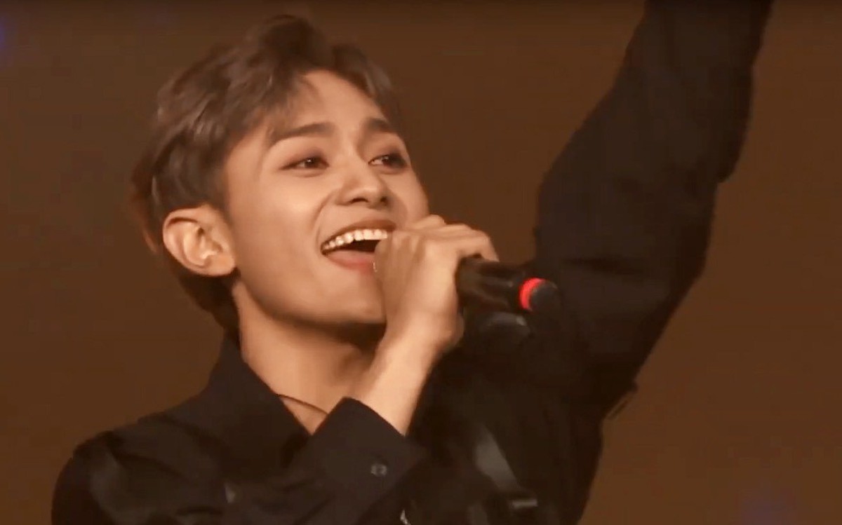 Roy khiến fan Việt vỡ òa khi cảm ơn bằng tiếng Việt trên sân khấu debut ...