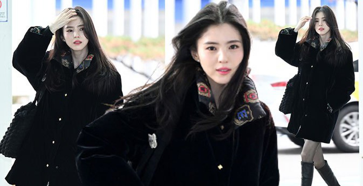 Han So Hee diện đơn giản, biến sân bay thành sàn catwalk