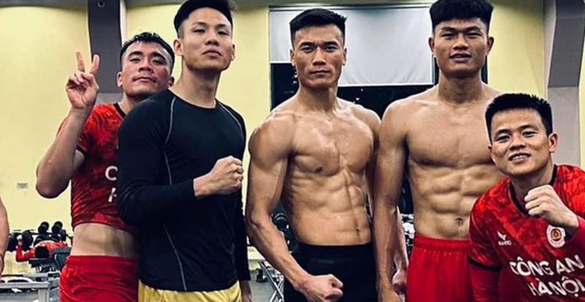 Thủ môn Bùi Tiến Dũng lộ body 8 múi săn chắc, thi đấu xuống phong độ ...
