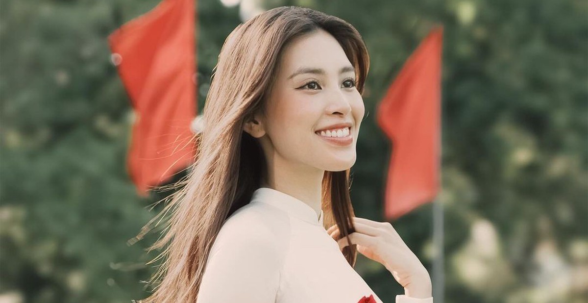 Dàn hoa hậu mặc áo dài chào mừng lễ độc lập 30/4
