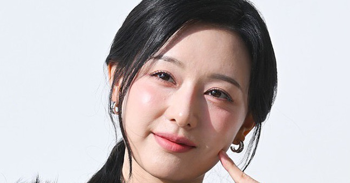Cũng tới ngày Kim Ji Won bị soi quá đà: Mặt vậy mà vẫn chê?