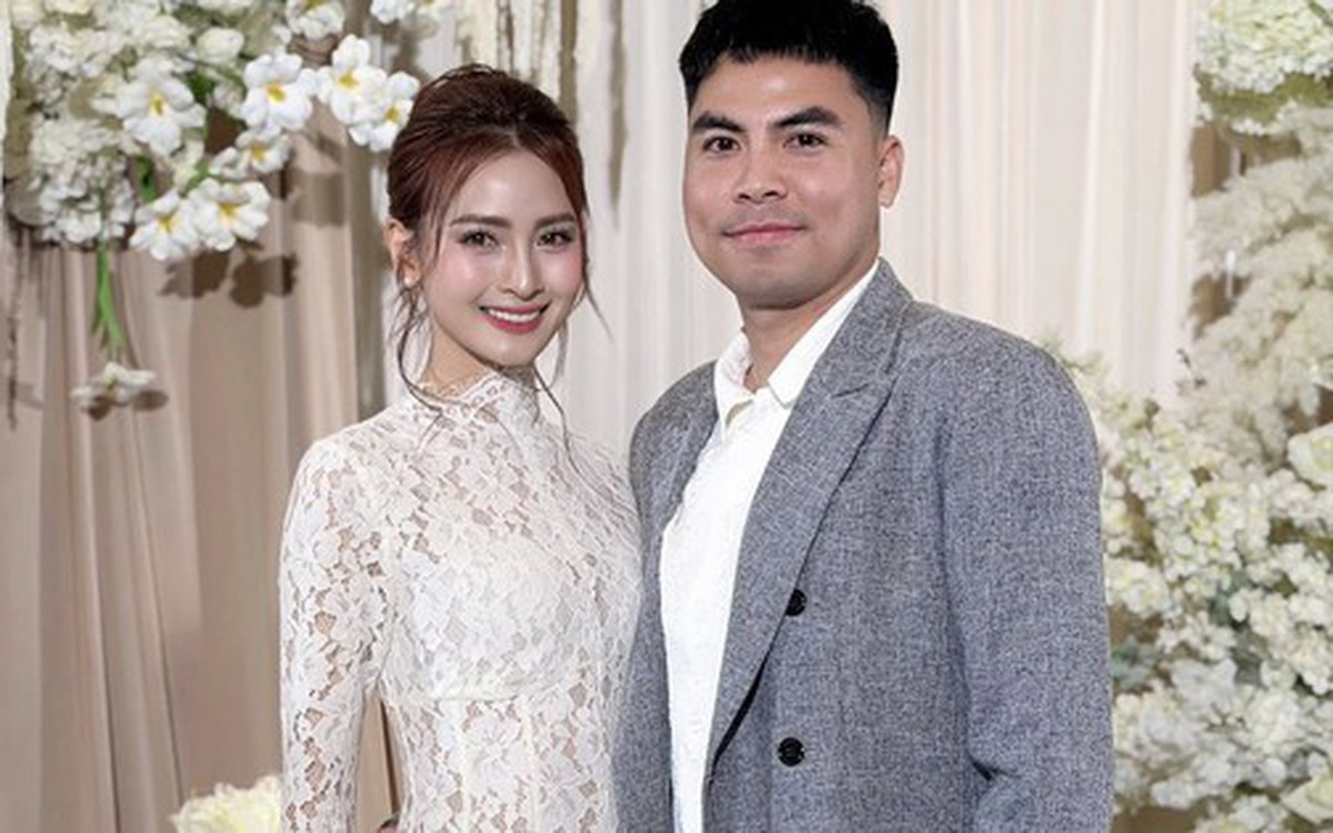 MC Huyền Trang Mù Tạt sánh đôi với "hoàng tử ĐT Việt Nam" như cô dâu chú rể