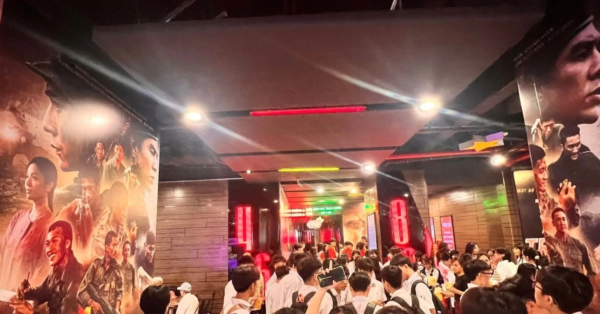Suất chiếu cuối cùng của Mưa Đỏ
