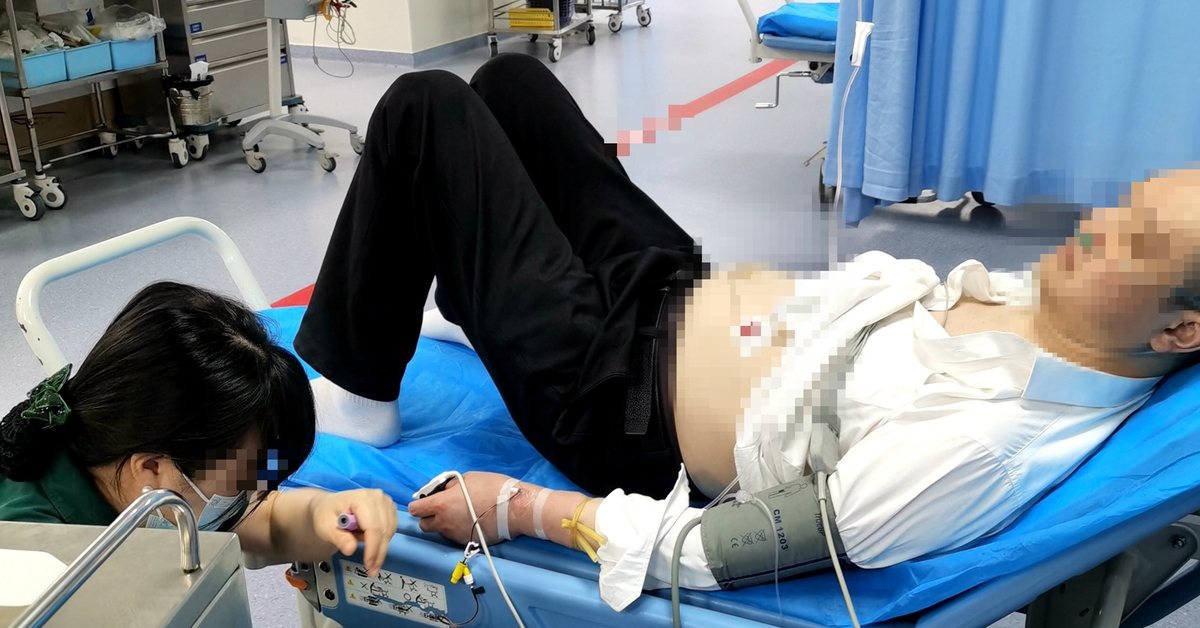 Chàng trai 29 tuổi liệt nửa người, suýt chết vì thức khuya xem bóng đá