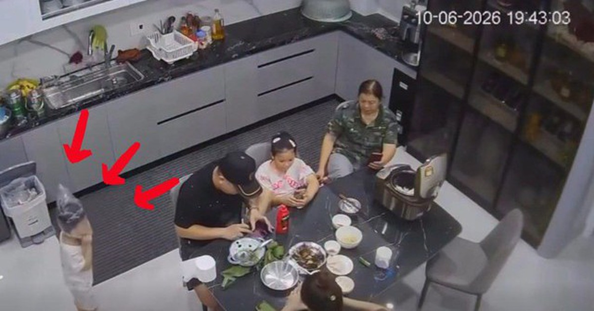 Clip thót tim: Bé trai suýt ngạt thở vì tự trùm túi nilon lên đầu, nếu ...