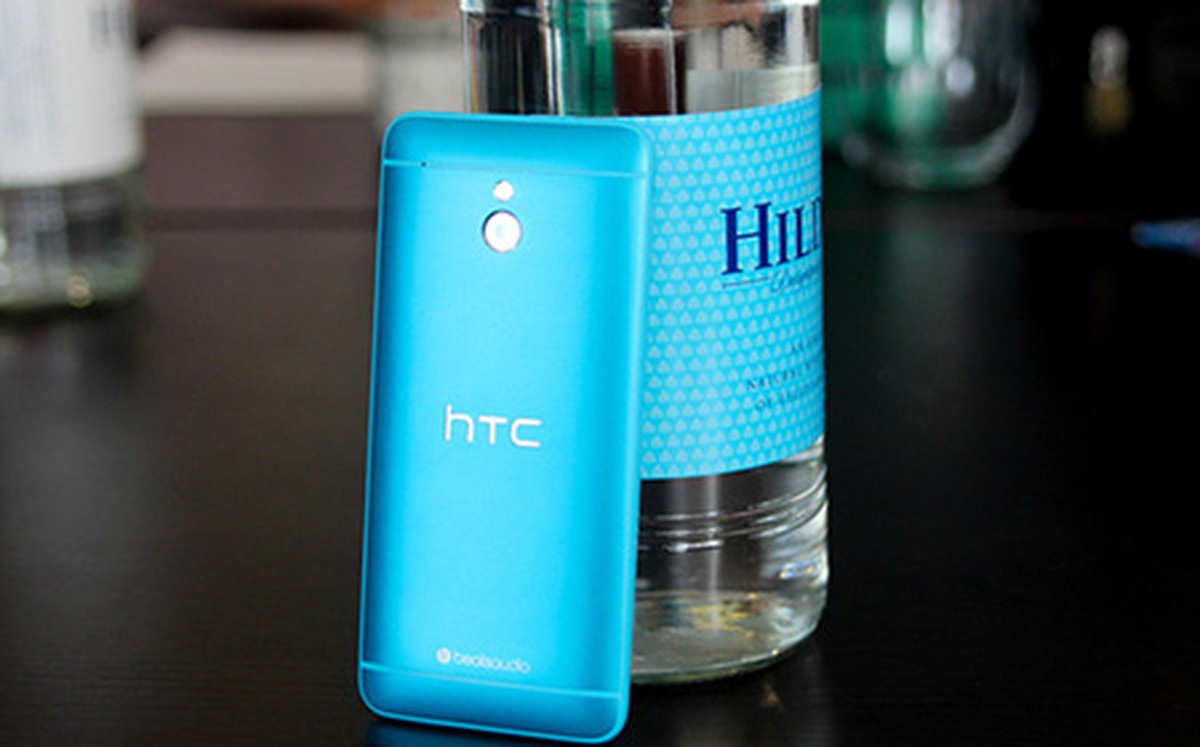 Cận cảnh HTC One Mini phiên bản xanh ngọc