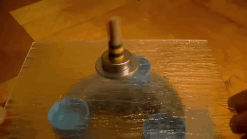 Tự tay thực hiện màn ảo thuật "con quay lơ lửng" bí ẩn tại nhà