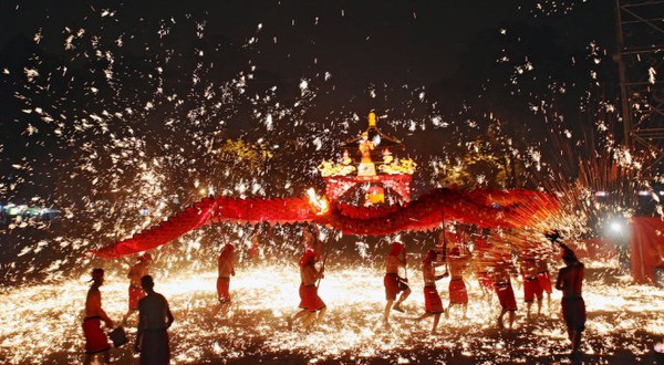 Chiêm ngưỡng lễ hội múa lửa hoành tráng nhất Hongkong