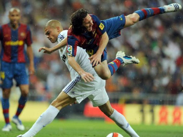 Messi nói đểu Pepe trong trận El Clasico