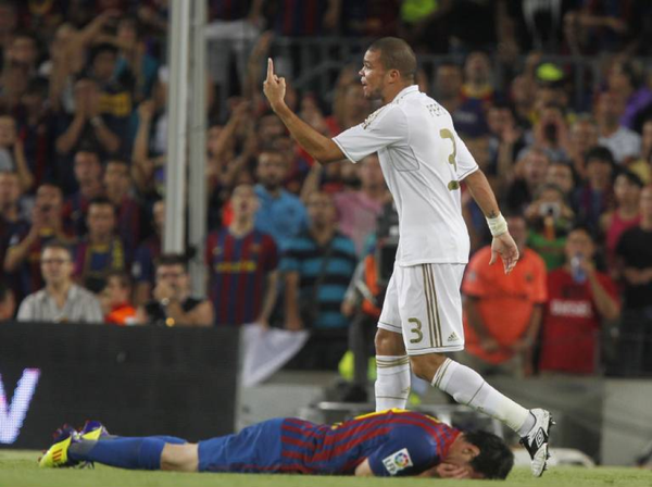 Messi nói đểu Pepe trong trận El Clasico