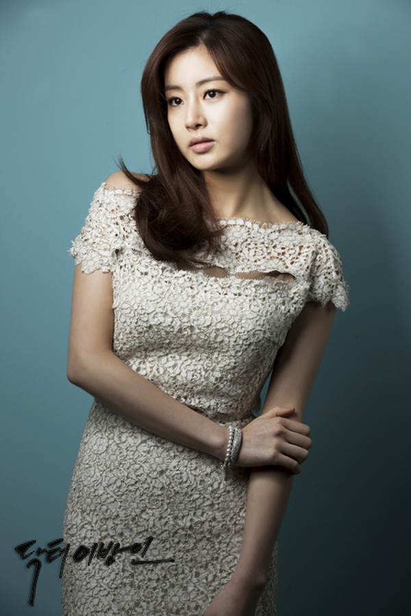KANG SORA được ví như "Jeon Ji Hyun phiên bản hai"