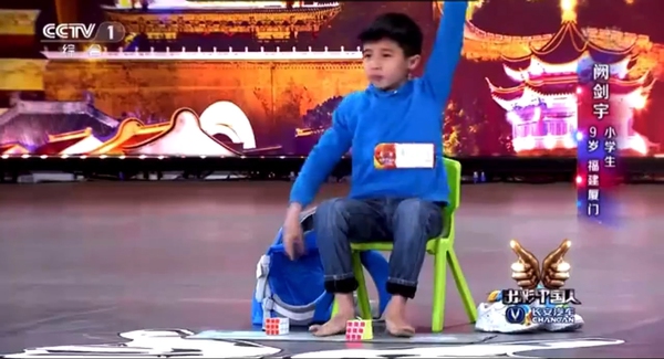 Phạm Băng Băng "há hốc mồm" với tài năng chơi rubik 9 tuổi