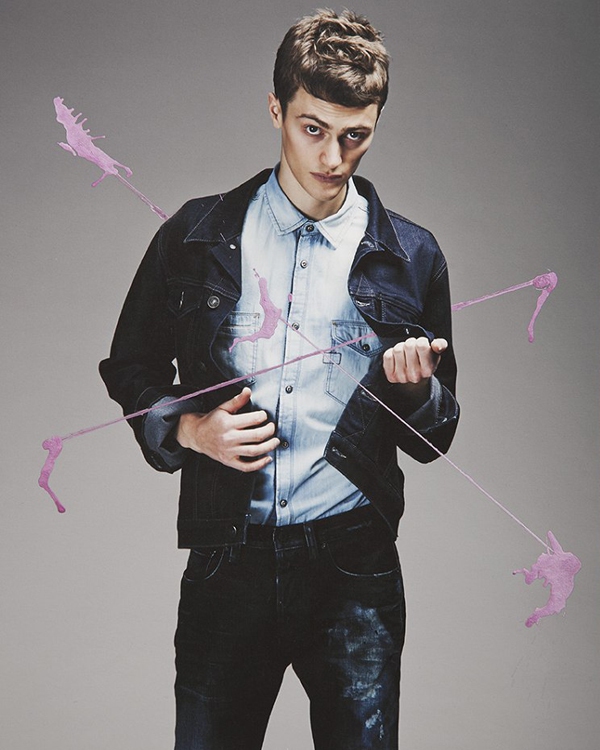 Thầy giáo tiếng Anh điển trai "nổi bần bật" trên sàn diễn thời trang