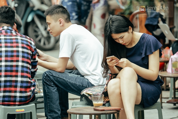 Những vỉa hè "ngợp" cafe ở Hà Nội