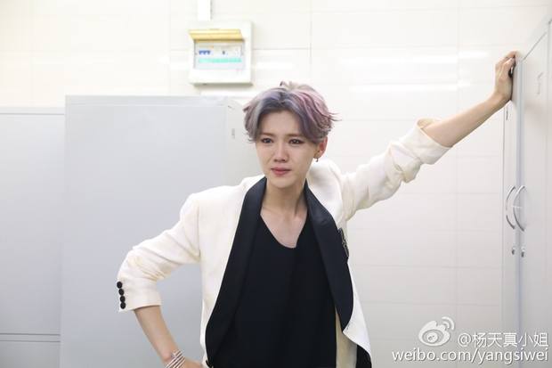 Lộc Hàm xúc động đến rơi lệ trong concert đầu tiên của sự nghiệp solo