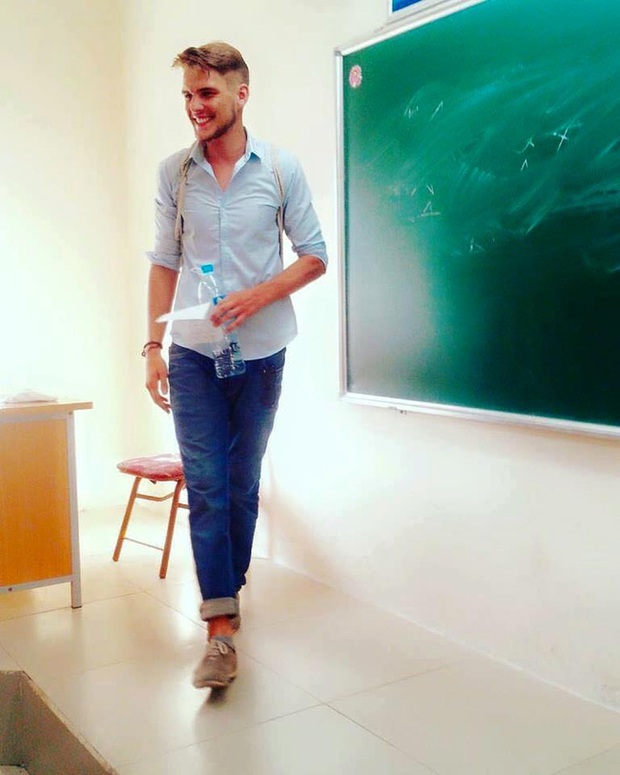 5 thầy giáo Tây siêu điển trai sẽ khiến bạn ngày nào cũng chỉ muốn tới ...