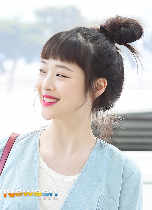 Không còn hở hang nổi loạn, Sulli xinh rạng ngời tại sân bay