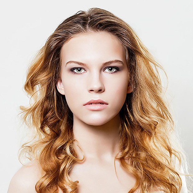 Á hậu 17 tuổi rủ cô bạn thân đi du lịch, nhưng kỳ thực là sang Dubai ...