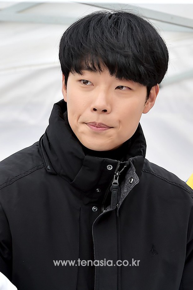 Hyeri thân mật với "chồng" Park Bo Gum trong sự kiện họp fan "Reply 1988"