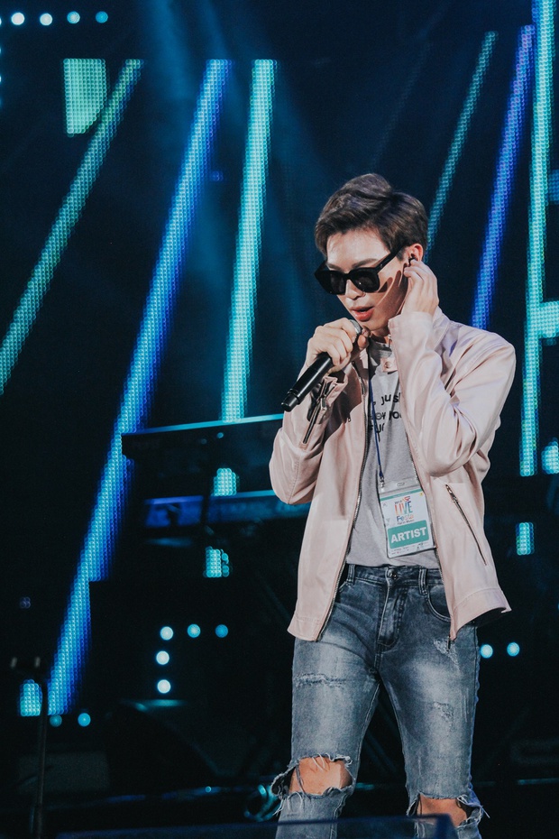 Erik được thành viên Nu'est W khen ngợi, tự tin mang hit của mình biểu ...