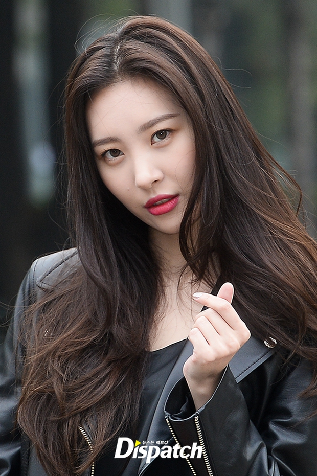 2 ứng cử viên nữ hoàng sexy Hyuna và Sunmi đối lập, dàn cựu thành viên ...