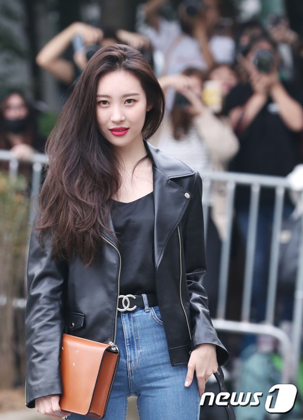 2 ứng cử viên nữ hoàng sexy Hyuna và Sunmi đối lập, dàn cựu thành viên ...