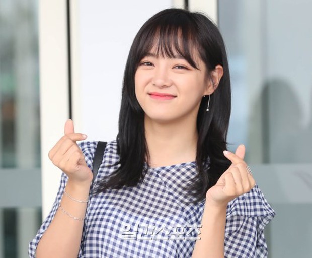 Dàn trai xinh gái đẹp đổ bộ sân bay: Kim So Hyun béo nhưng vẫn quá xinh ...