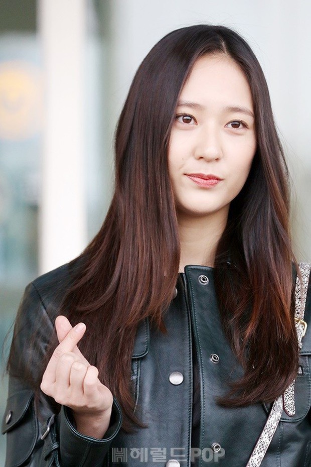 Cùng tăng cân khi xuất hiện tại sân bay: Krystal bị chê vừa thô vừa ...