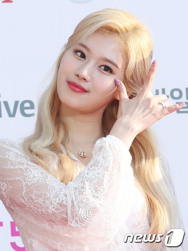 Thảm đỏ hội tụ gần 80 idol cực phẩm: Mỹ nhân TWICE té "ngã sấp mặt ...