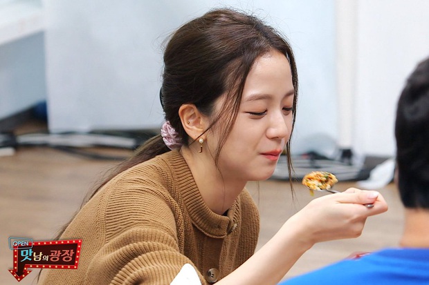 Jisoo thiết lập kỷ lục mới cho show ẩm thực trước thềm comeback