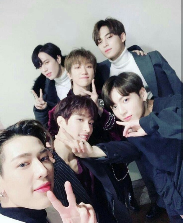 Không Hổ Danh Bạn Thân Jungkook Cha Eunwoo Giành được 100 điểm Khi Hát