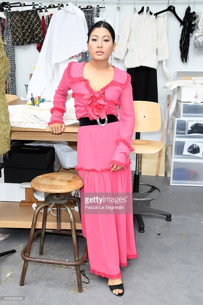 Chanel biến runway thành xưởng may, Châu Tấn là khách mời mặc xấu nhất