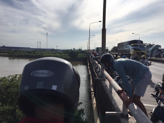 Hải Dương: Đang đi cùng bố, nam thanh niên nhảy cầu tự tử