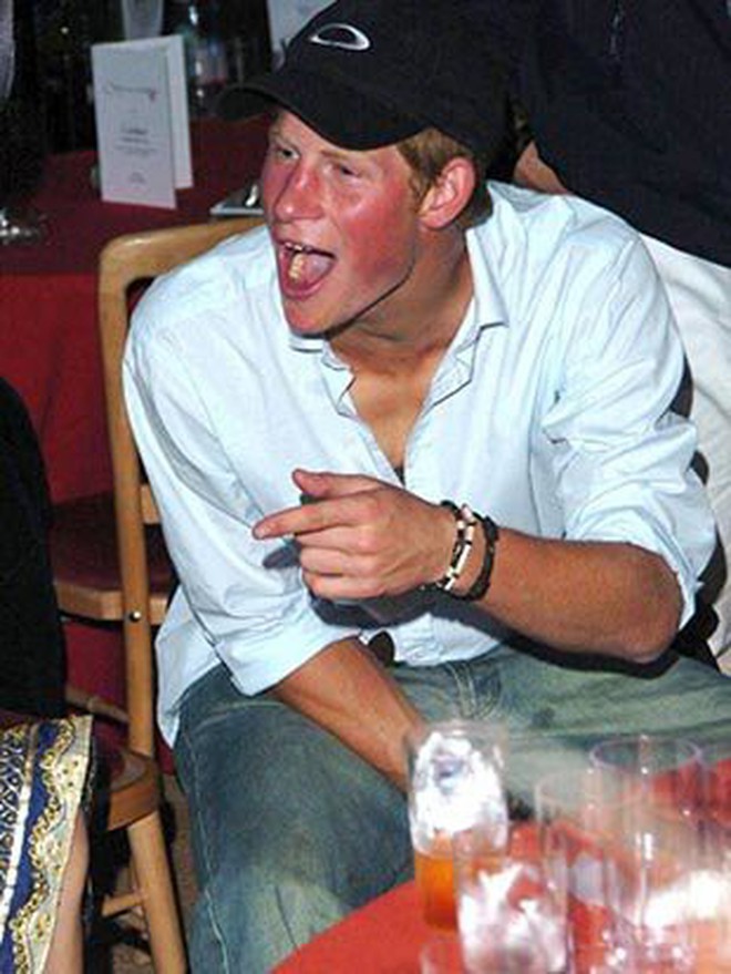 Những tấm hình paparazzi huyền thoại: Hoàng tử Harry, William và công ...