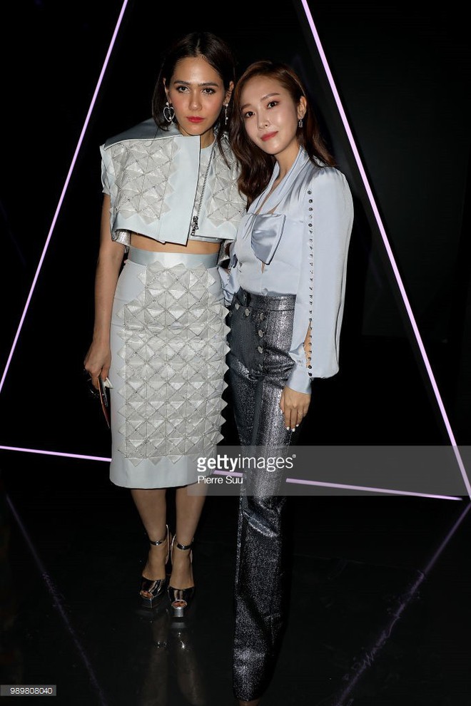 Mỹ nhân đẹp nhất Thái Lan Chompoo Araya một mình dự 5 show tại Tuần lễ ...