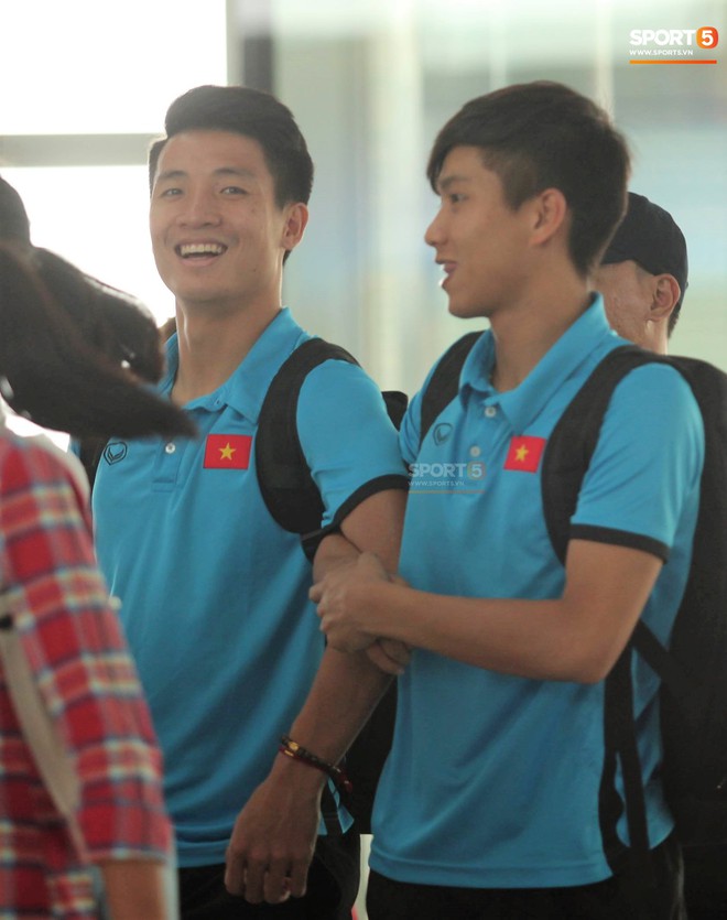 ASIAN CUP 2019: Phan Văn Đức "tặng cả bản thân" cho Bùi Tiến Dũng