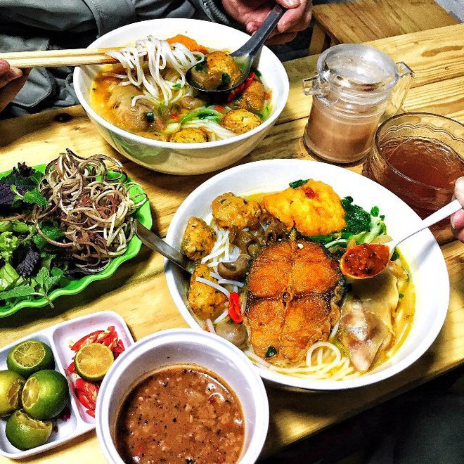 Nóng ấm và đậm đà, thời tiết này là lúc loạt món bún cá ở Hà Nội dường ...