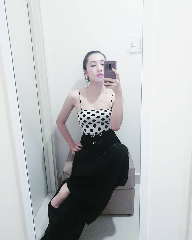 Emily giấu được chuyện sinh 2 con lâu như thế, một phần cũng nhờ điểm ...