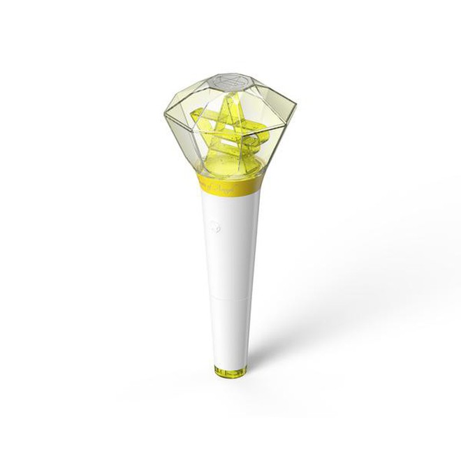 Sợ fan đi concert chung phải cầm nhiều loại lightstick, tiệm tạp hoá SM ...