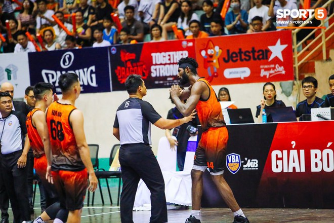 HLV Predrag Lukic hài lòng với công tác trọng tài ở trận gặp Danang Dragons
