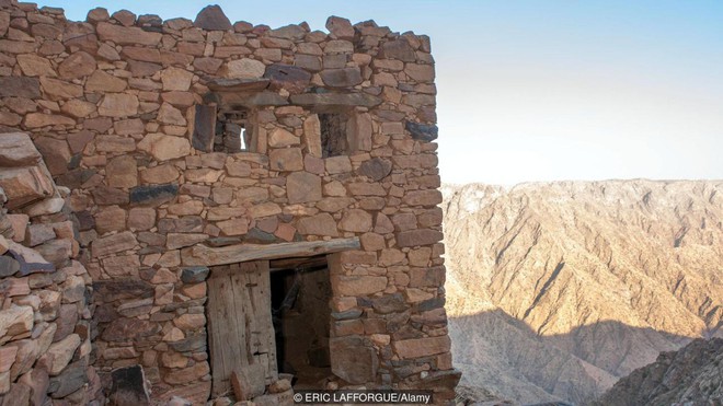 Vùng đất các chị em lo tất, đàn ông chỉ việc đội vương miện hoa cười ...