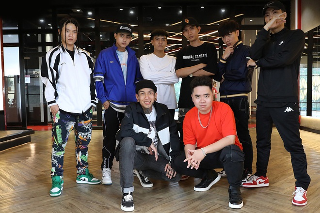 Wowy lần đầu bỏ kính râm, cuối cùng cũng được nhìn rõ mặt "lão đại ...